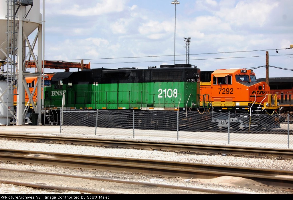 BNSF 2108 & 7292